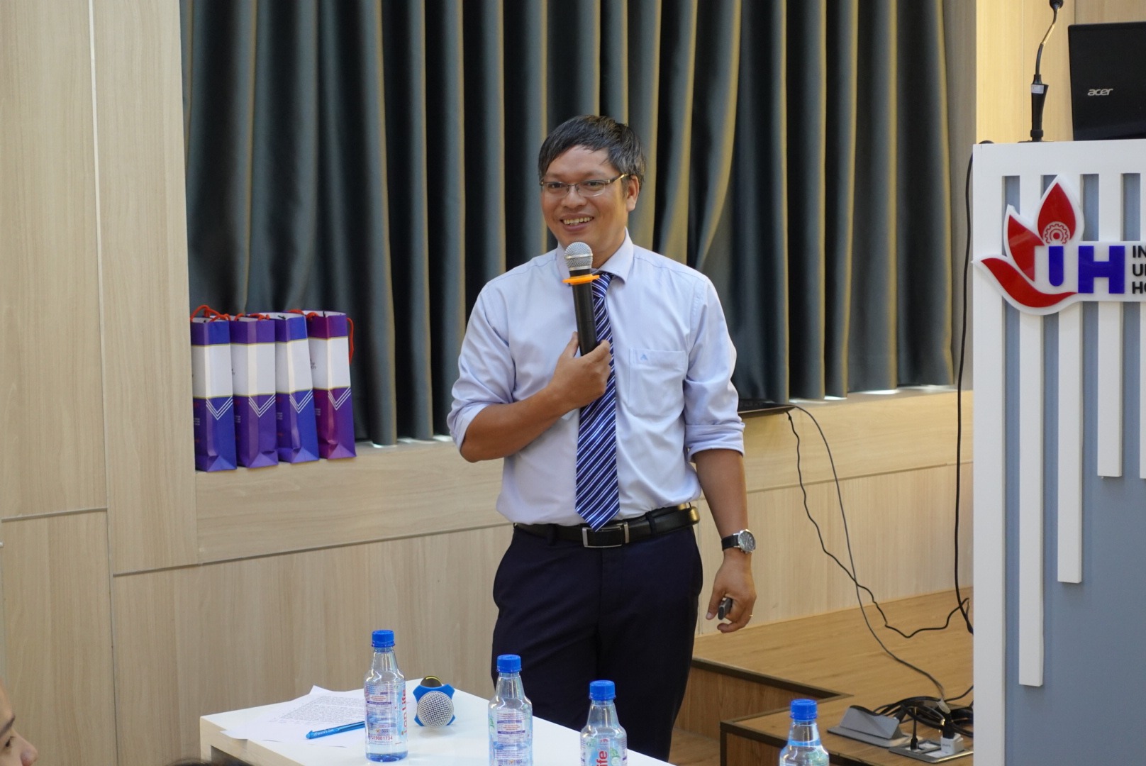 Khung pháp lý và tiêu chuẩn an toàn thực phẩm trong đóng gói và dán ...